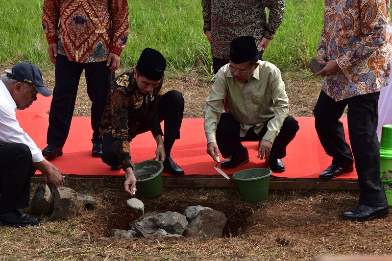 Presiden Jokowi Meletakkan Batu Pertama Pembangunan Kampus UIII ... Presiden Jokowi Meletakkan Batu Pertama Pembangunan Kampus UIII ...