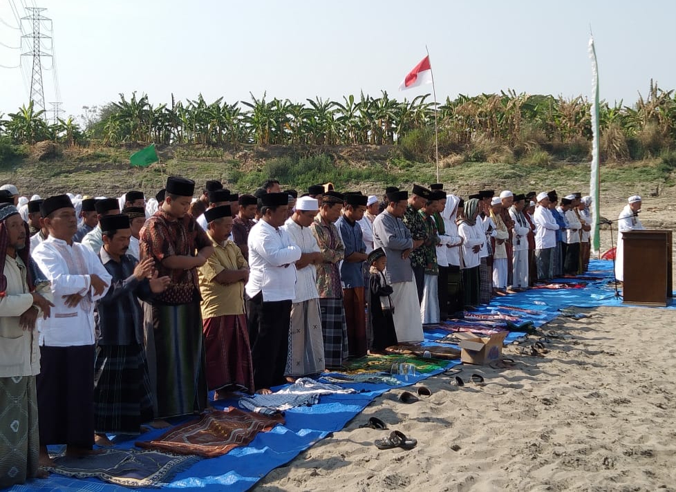 Dilanda Kemarau Panjang, Warga 4 Desa Gelar Solat Istisqo - IndependensI Dilanda Kemarau Panjang, Warga 4 Desa Gelar Solat Istisqo - IndependensI