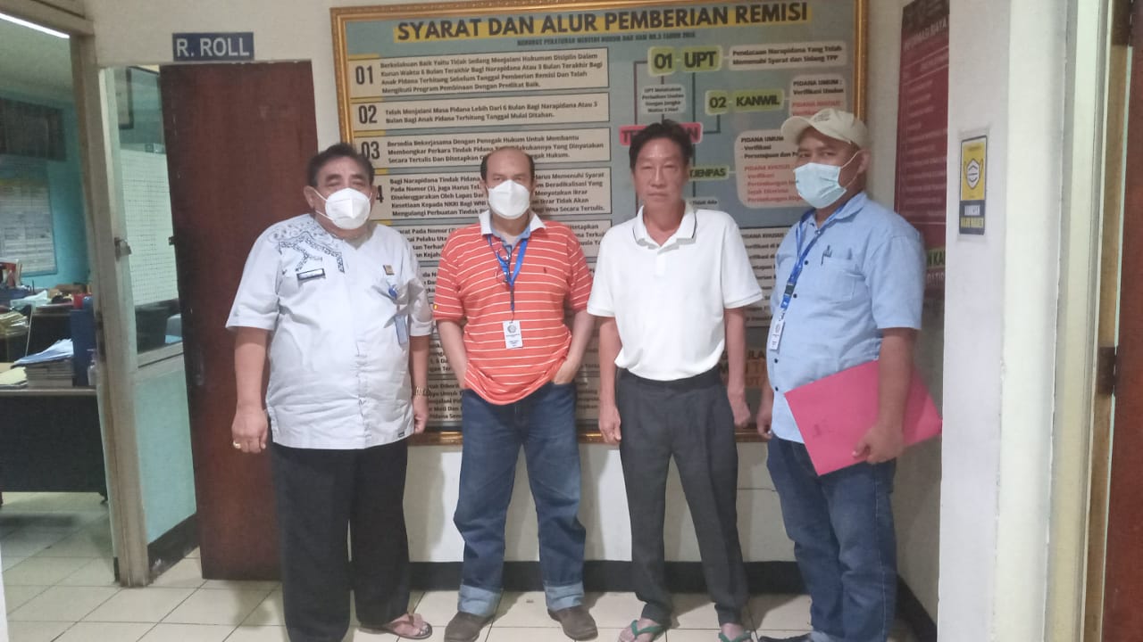Tim Tabur Kejari Jakut Tangkap Buronan Kasus Penipuan Jual Beli Tanah ... Tim Tabur Kejari Jakut Tangkap Buronan Kasus Penipuan Jual Beli Tanah ...
